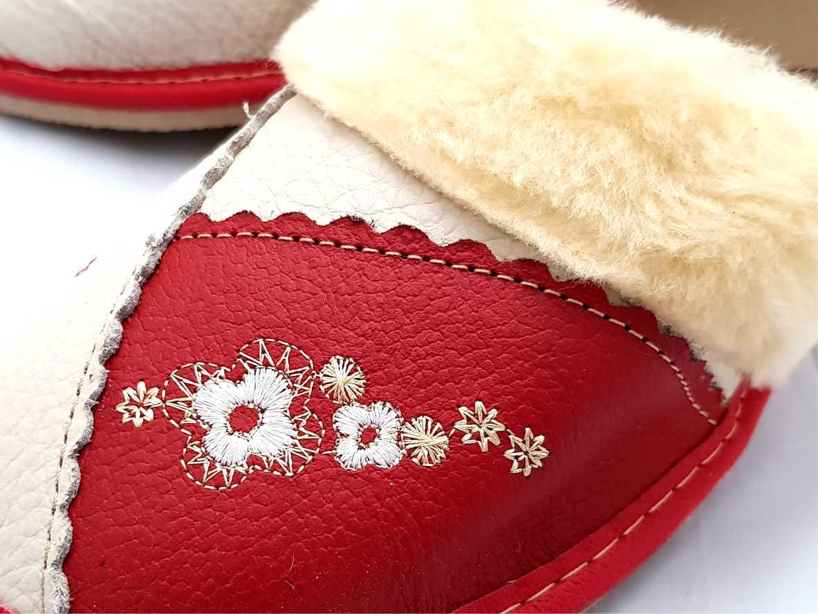 Papuc de casa - rosu cu flori - artizanat-cadouri.ro