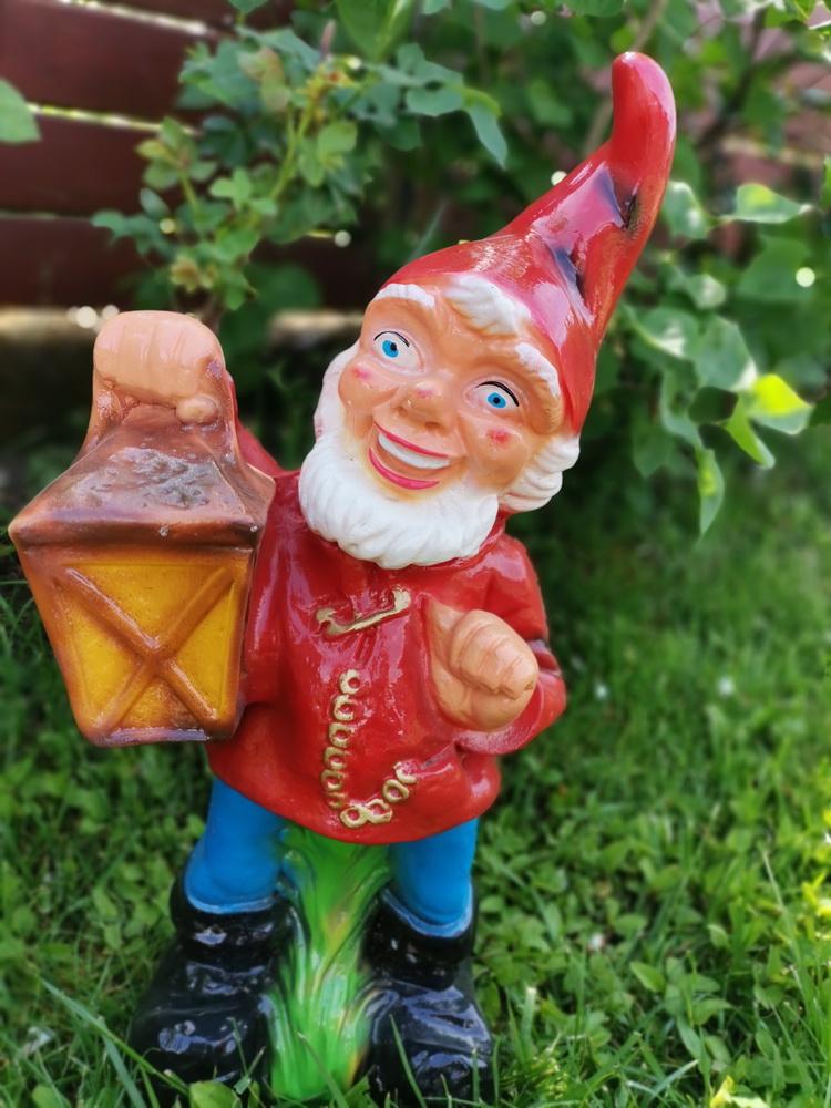 Pitic cu felinar decoratiune gradina - artizanat-cadouri.ro
